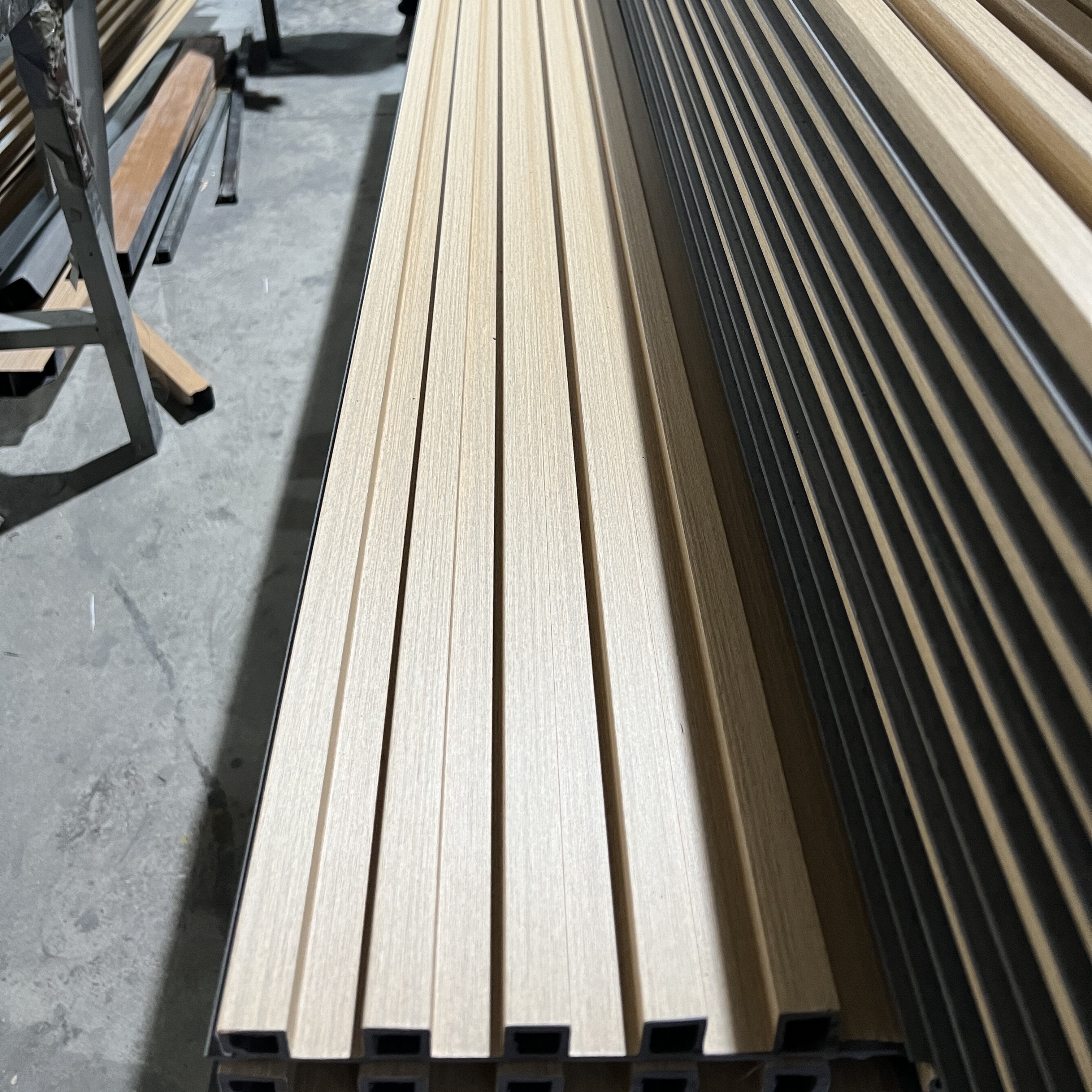 Panel de pared Wpc a prueba de agua Pvc Film Madera Plástico Wpc Techo ...
